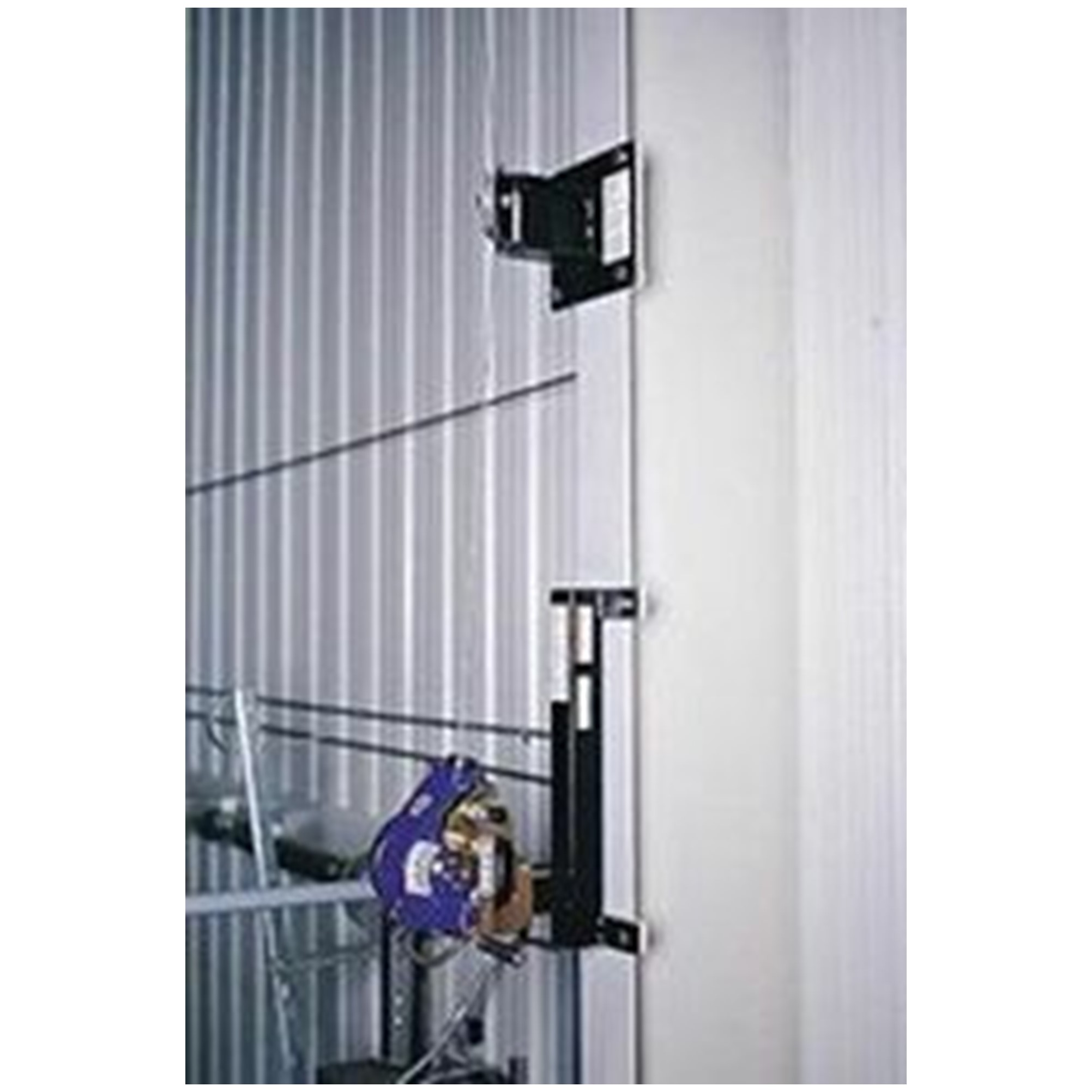 8004176 BRKT,WALL MOUNT UNIV USE - Artículos Innovadores Leo